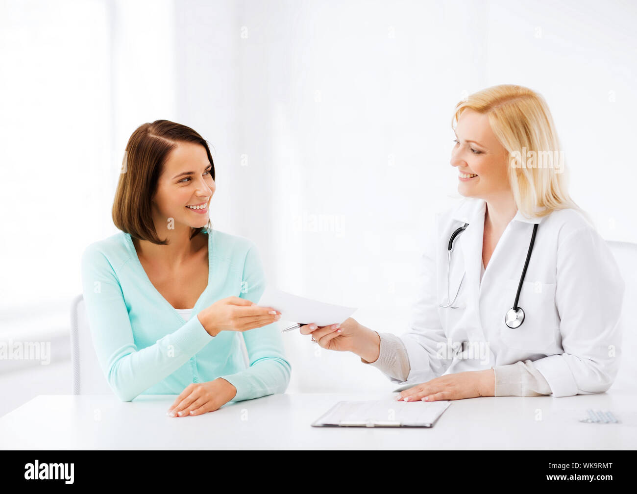 doctor giving prescription to patient in hospital Stock Photo - Alamy