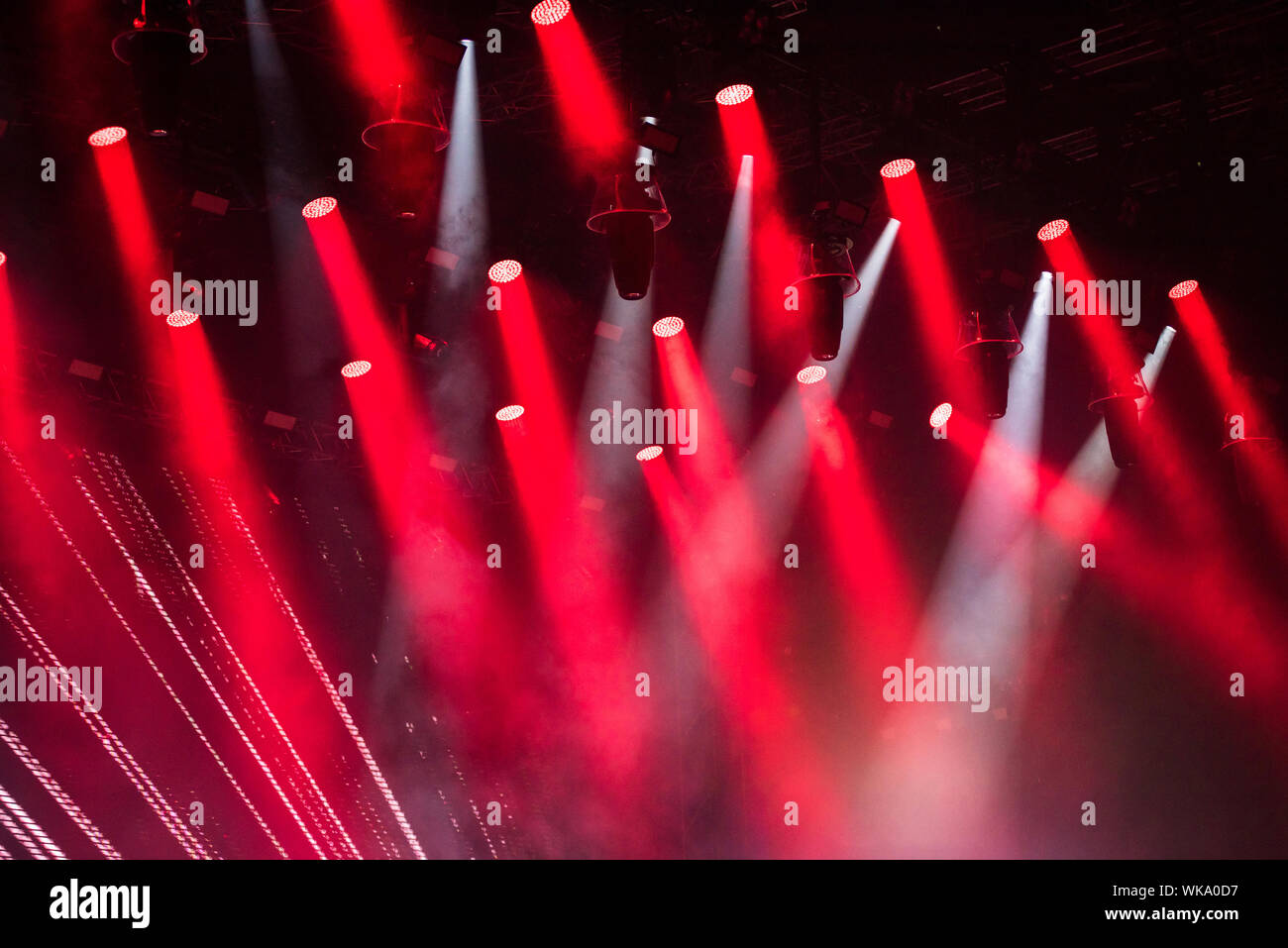 Spotlight stage red hi-res stock photography and images - Alamy