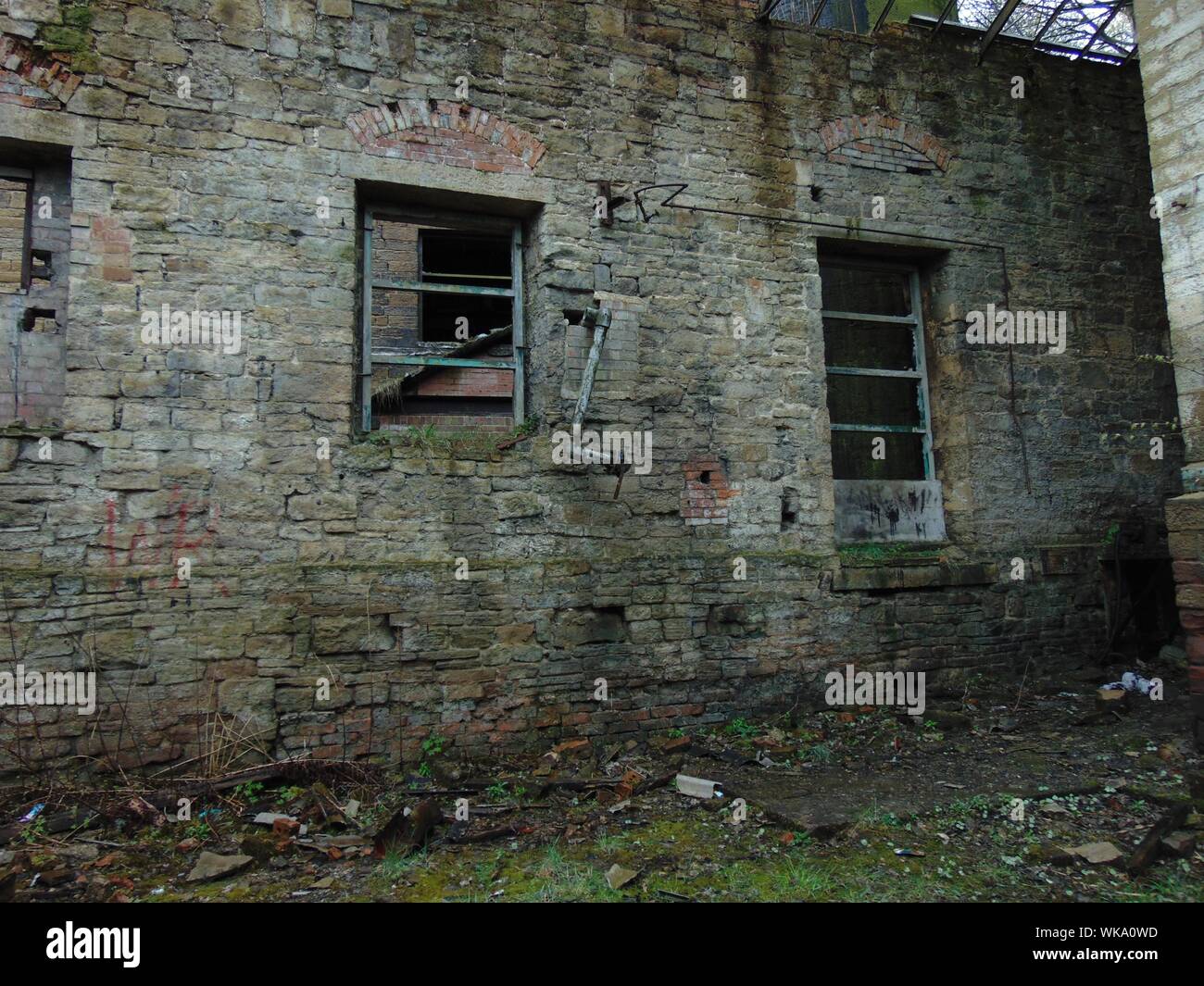 Old building exterior hi-res stock photography and images - Alamy
