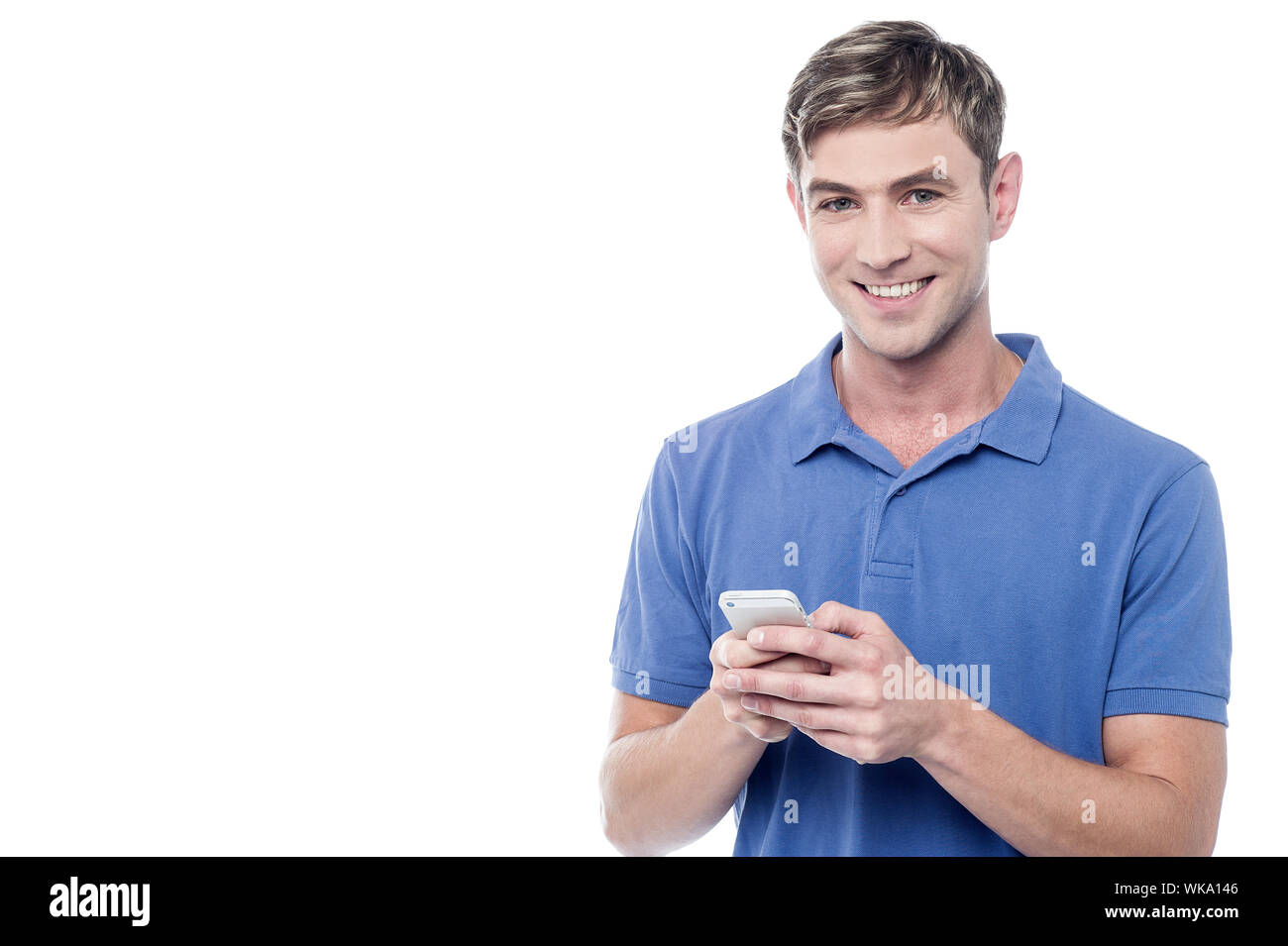Young man reading emails from a smartphone Stock Photo - Alamy