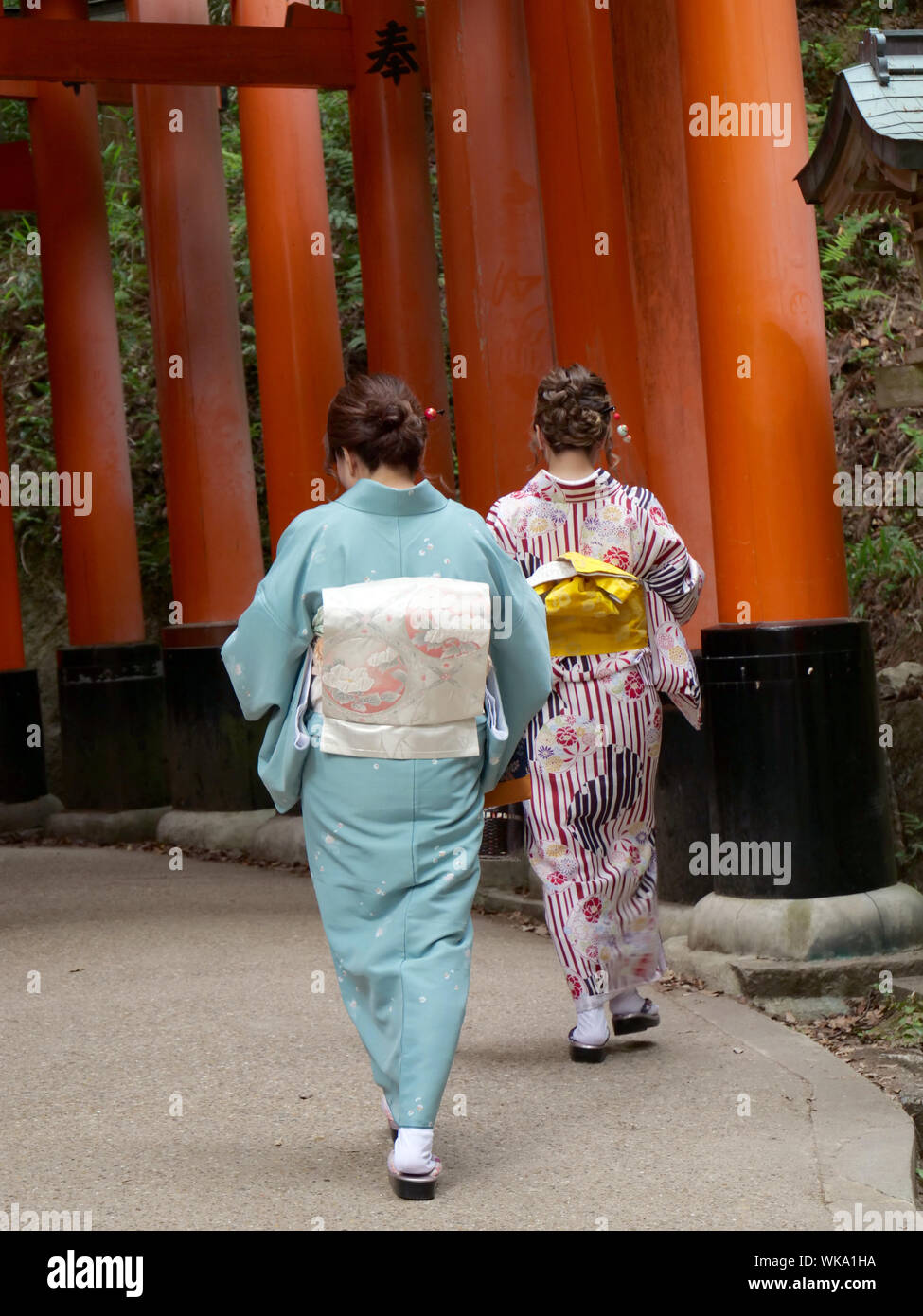 JAPAN - photo by Sean Sprague Kyoto. Fushimi Inari-Taishi shrine with ...
