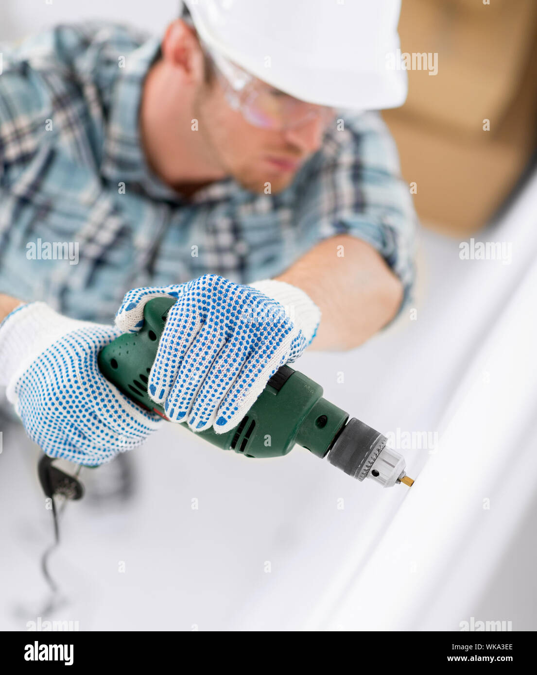 man drilling the wall Stock Photo - Alamy