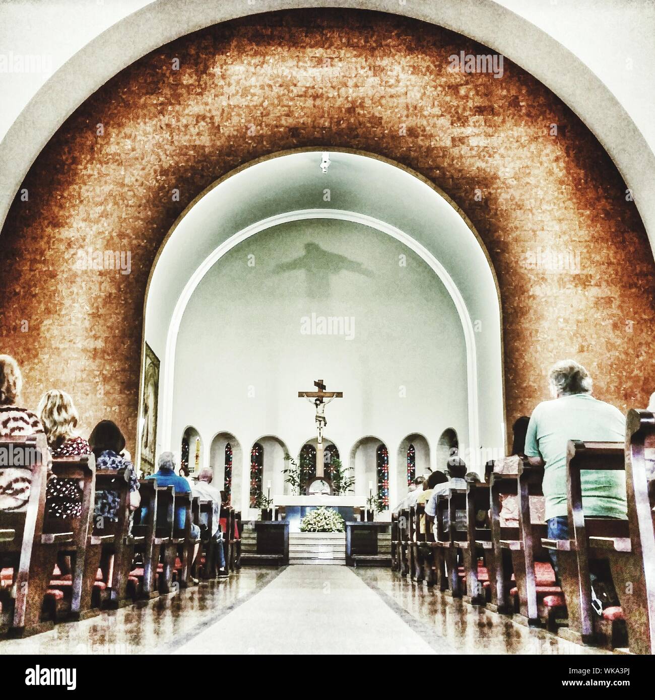 Church pew people hi-res stock photography and images - Alamy