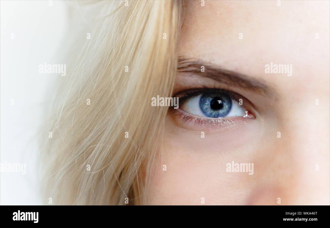 Woman blue eye close up hi-res stock photography and images - Alamy