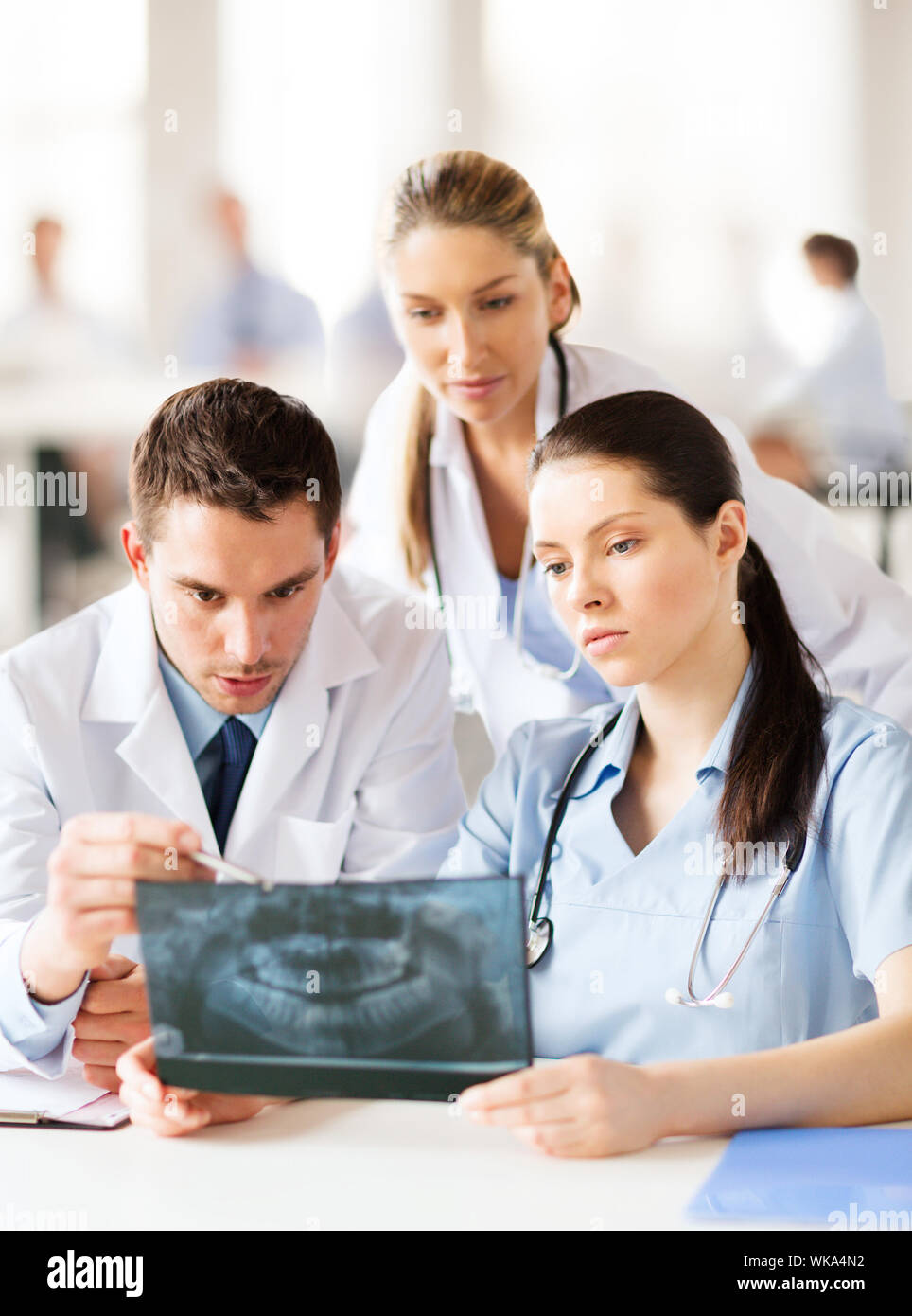 group of doctors looking at x-ray Stock Photo - Alamy