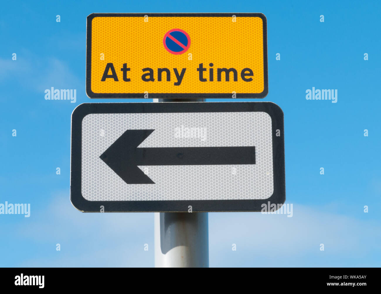 No waiting sign hi-res stock photography and images - Alamy