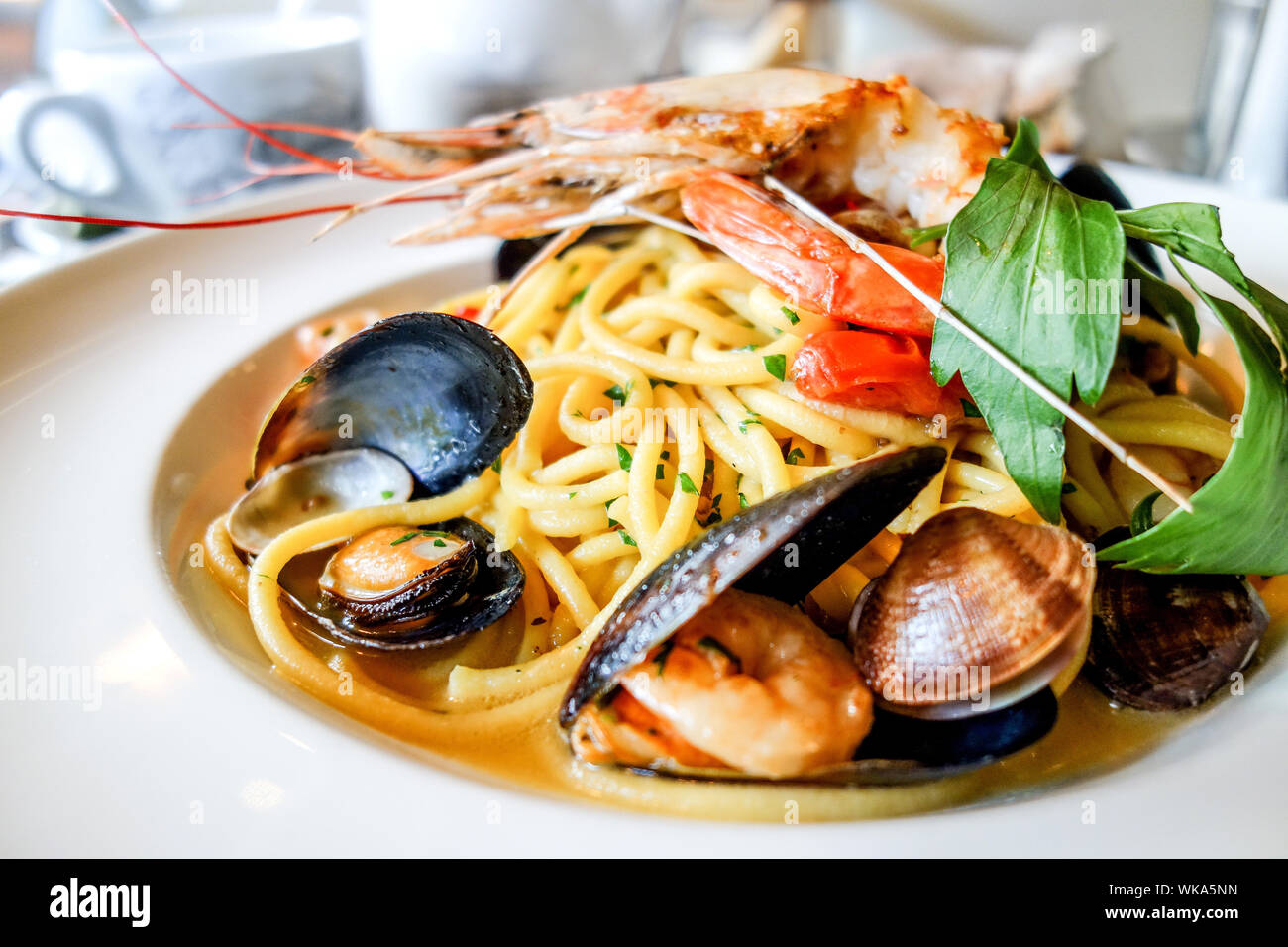 Cooked prawn and mussel hi-res stock photography and images - Alamy
