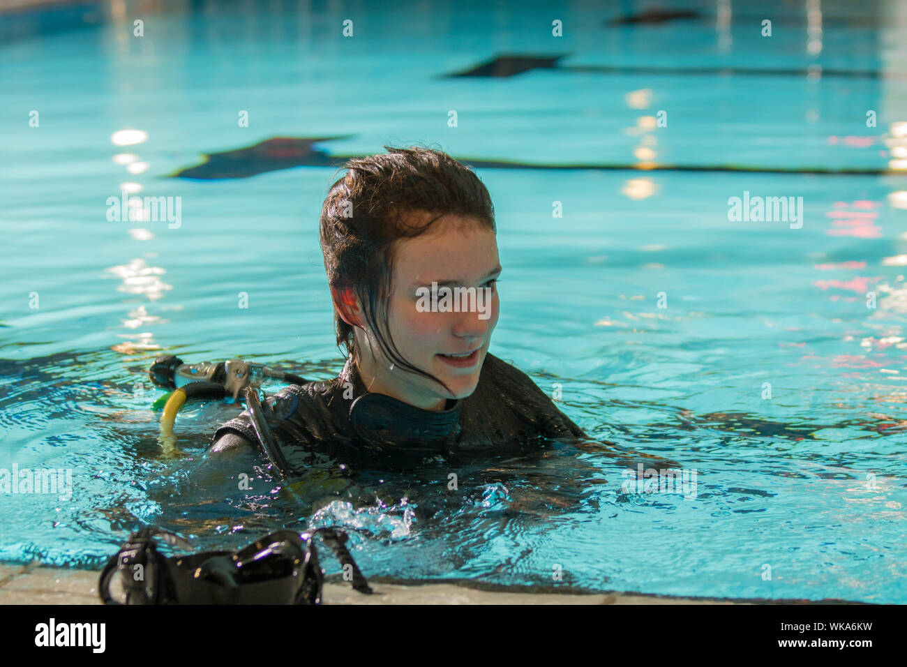Woman diver pool hi-res stock photography and images - Alamy