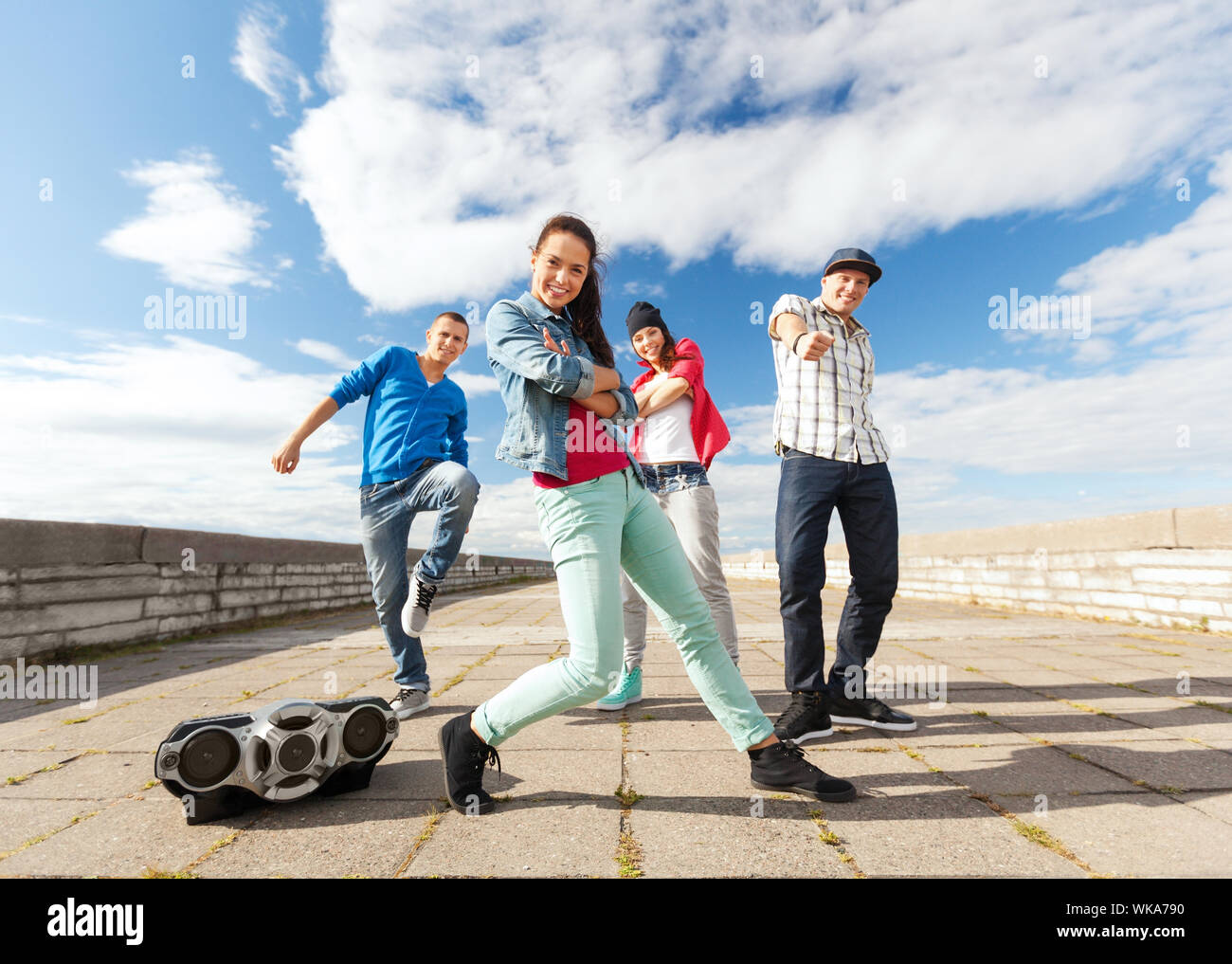 Men break dancing teenagers breakdancing hi-res stock photography and ...