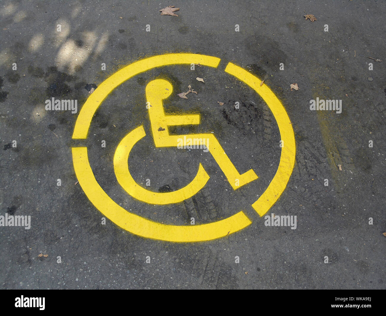 Wheelchair Symbol on street Stock Photo - Alamy