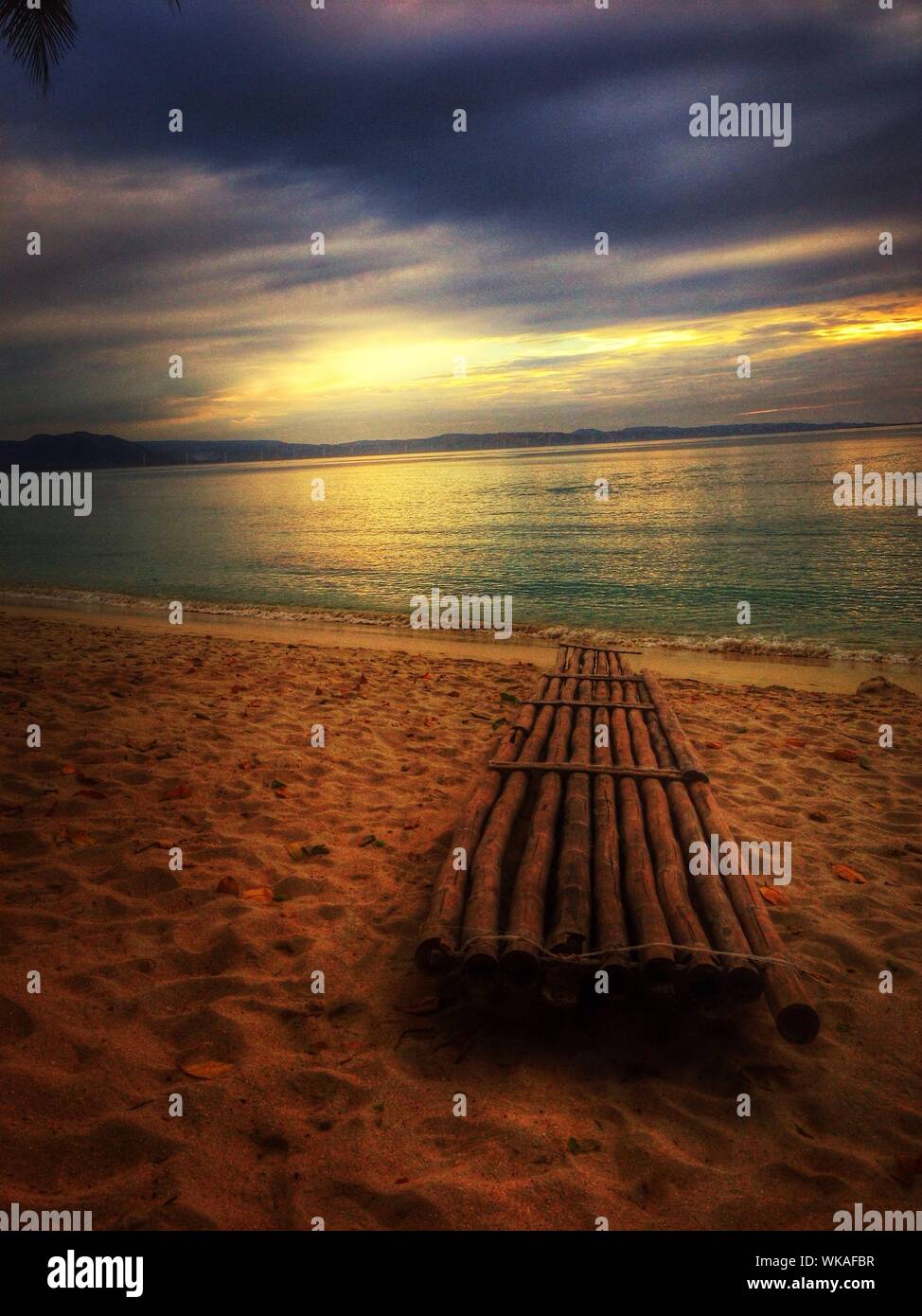 Raft beach hi-res stock photography and images - Alamy