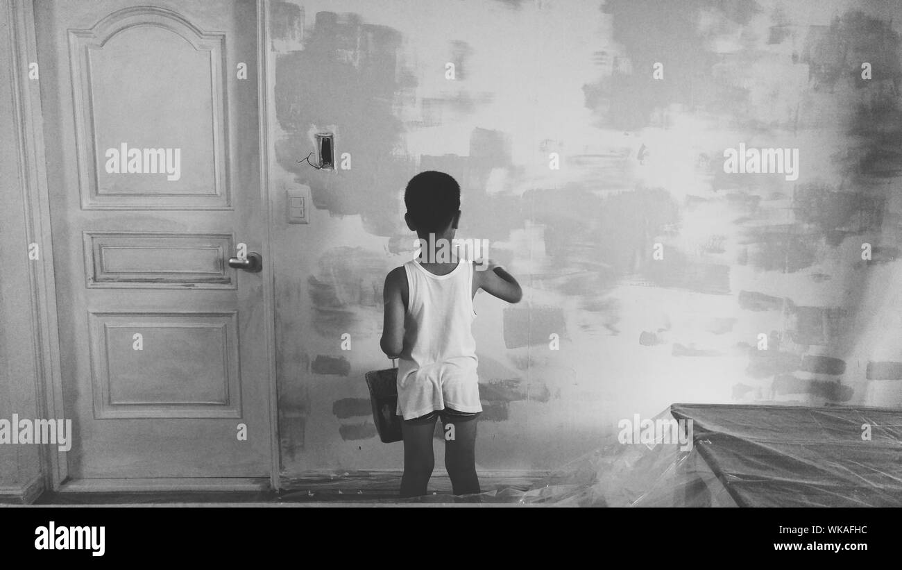 Boys painting wall hi-res stock photography and images - Alamy