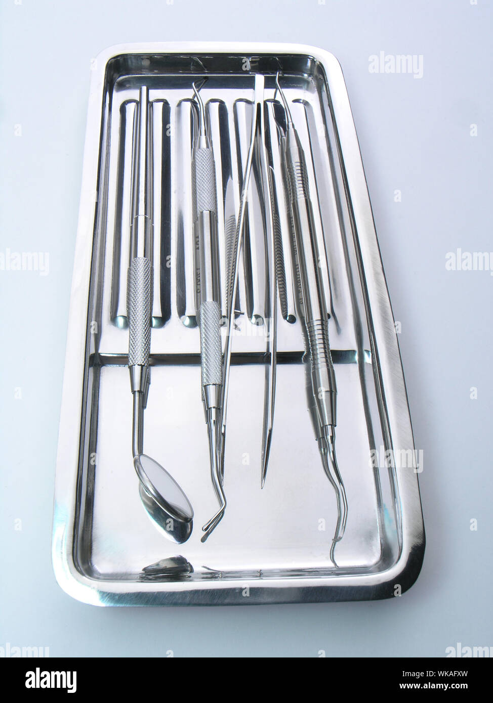 Dental instruments plate hi-res stock photography and images - Alamy