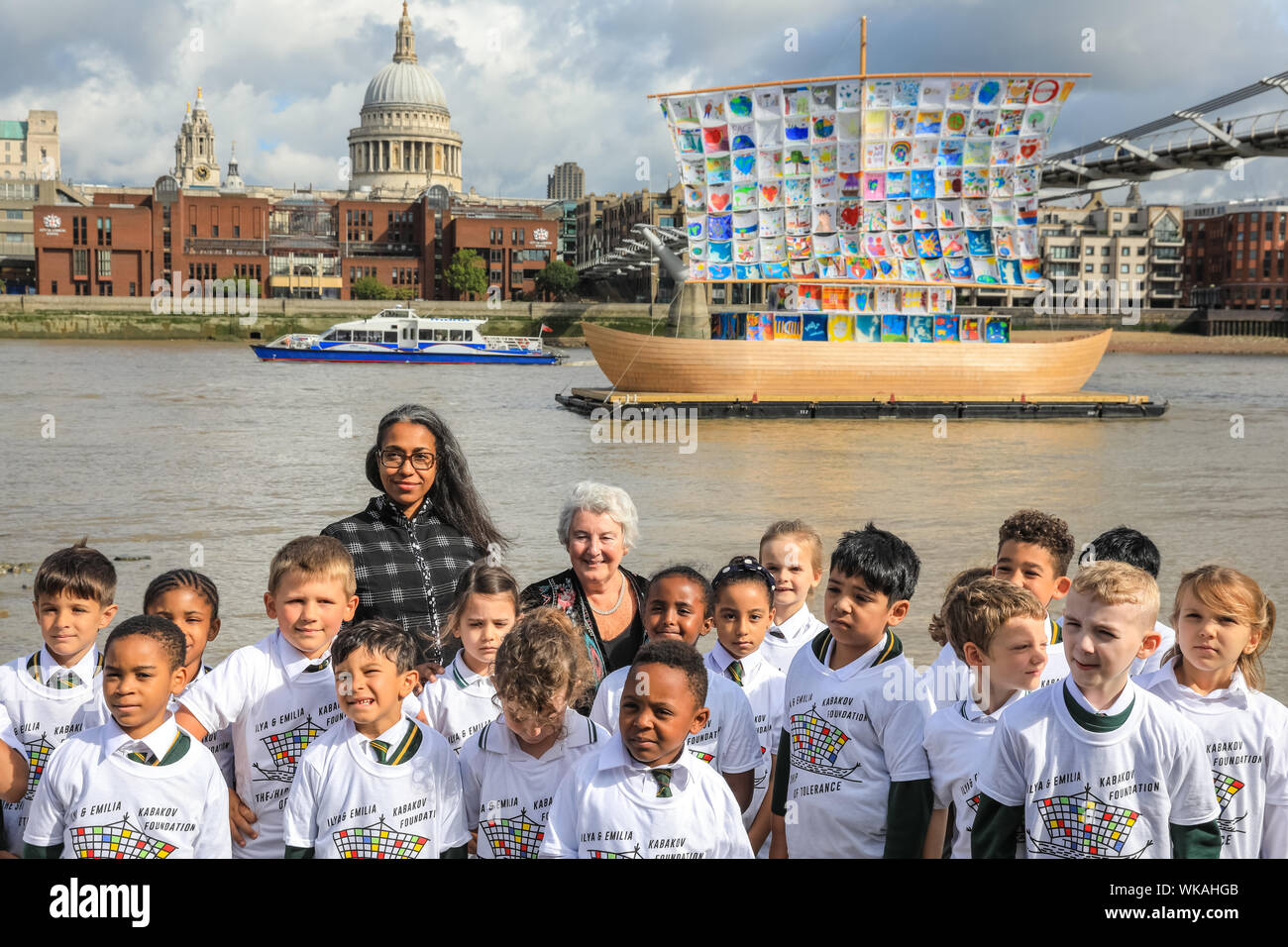 Modern ark 60 hi-res stock photography and images - Alamy