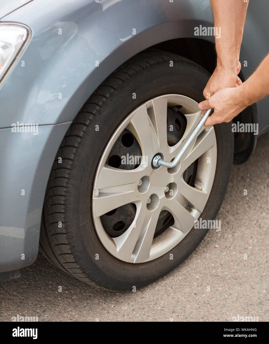 man changing tire Stock Photo - Alamy
