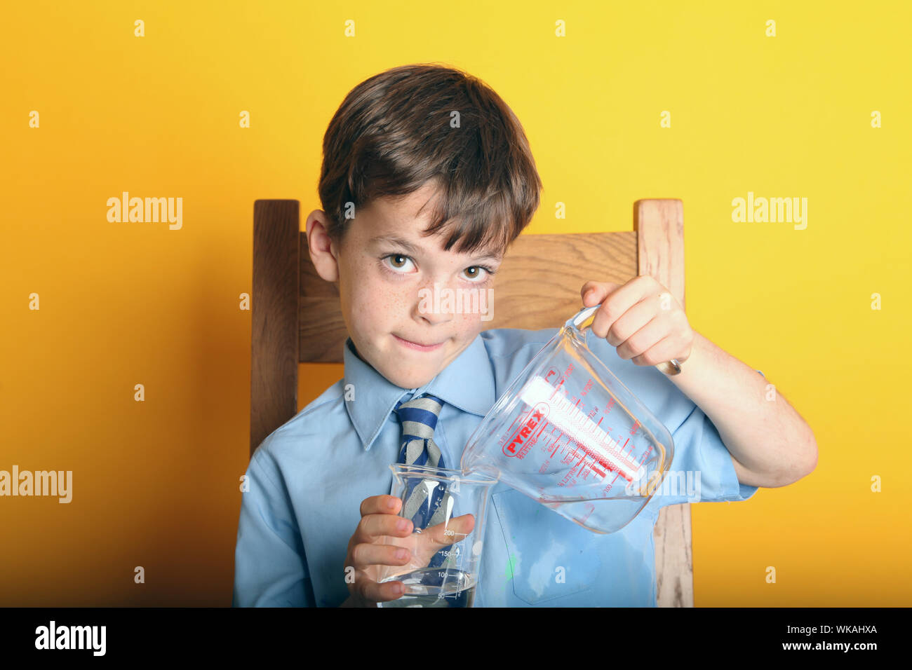 Child doing science hi-res stock photography and images - Alamy