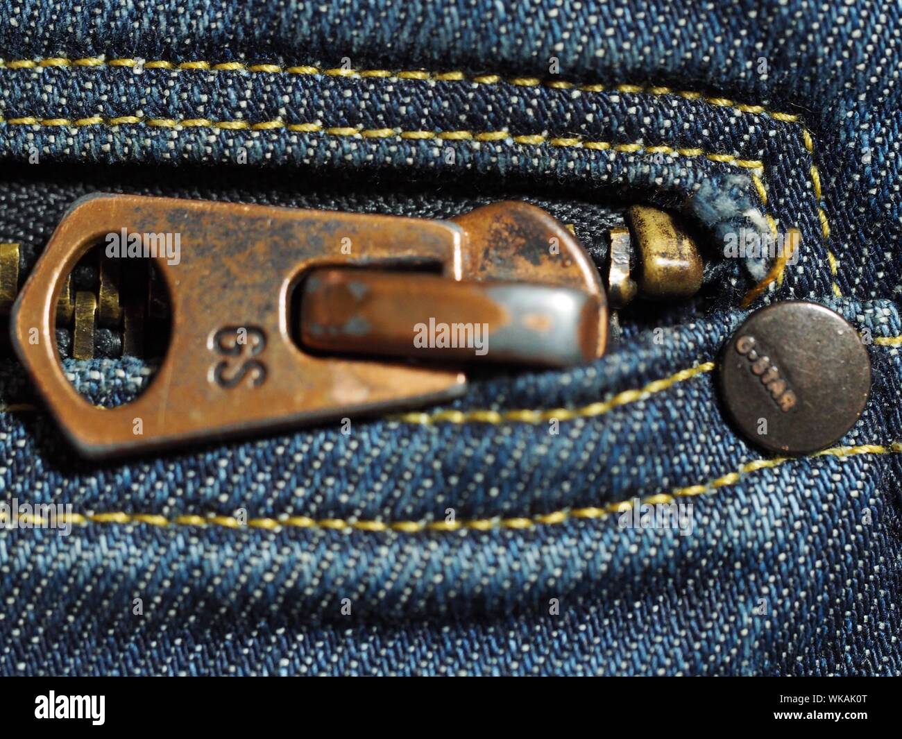 Jeans button denim clothing hi-res stock photography and images - Alamy