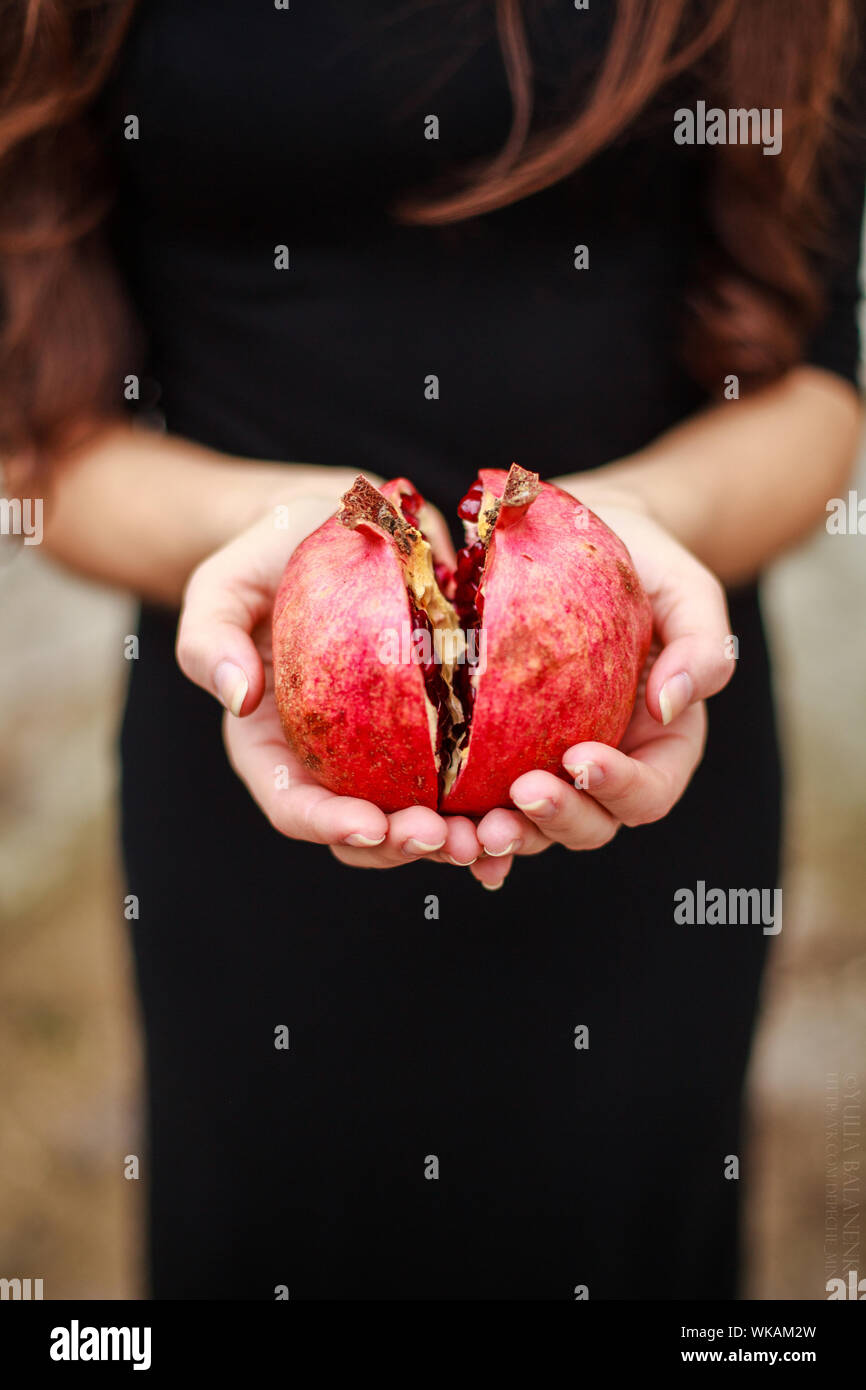 Hand holding pomegranate hi-res stock photography and images - Alamy