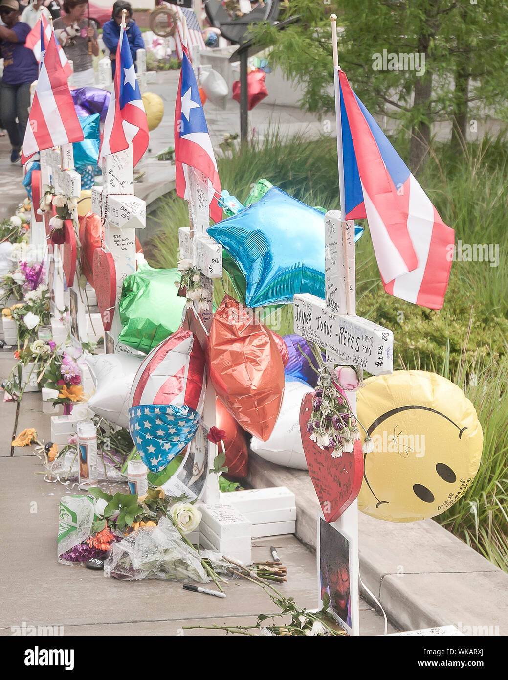 Display on footpath hi-res stock photography and images - Alamy