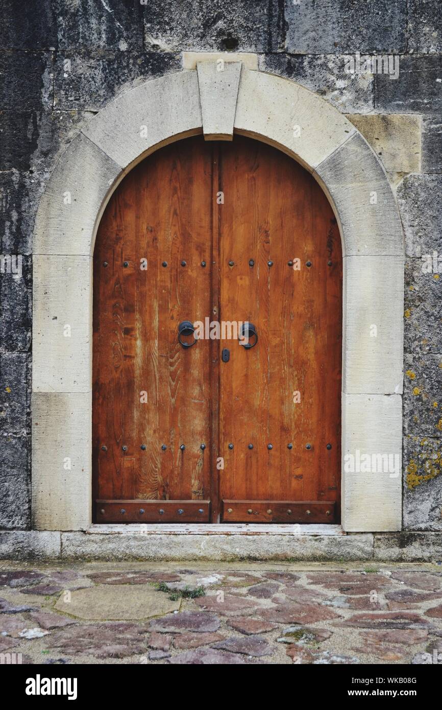 Exterior arch door hi-res stock photography and images - Alamy
