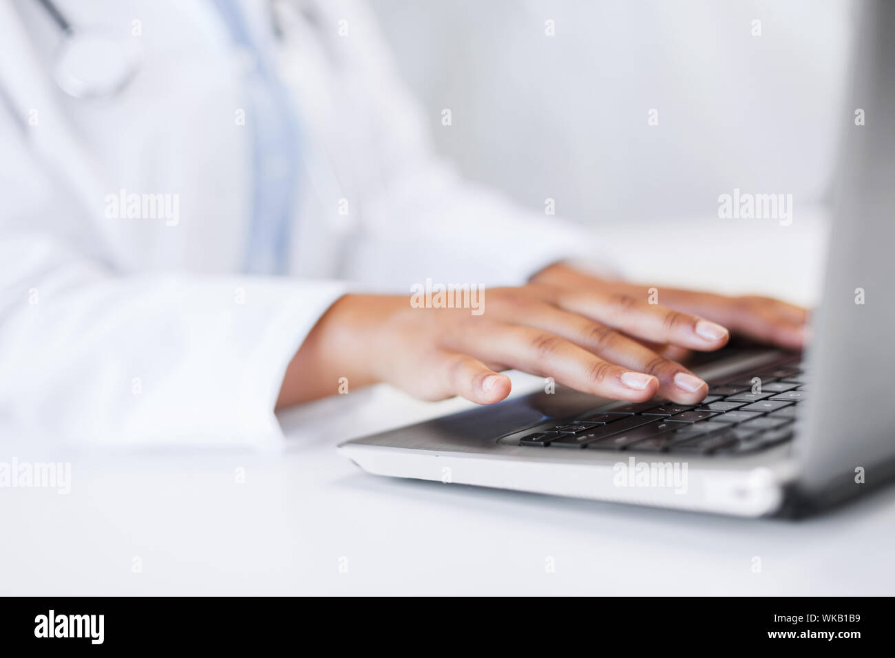 female doctor using her laptop computer Stock Photo - Alamy