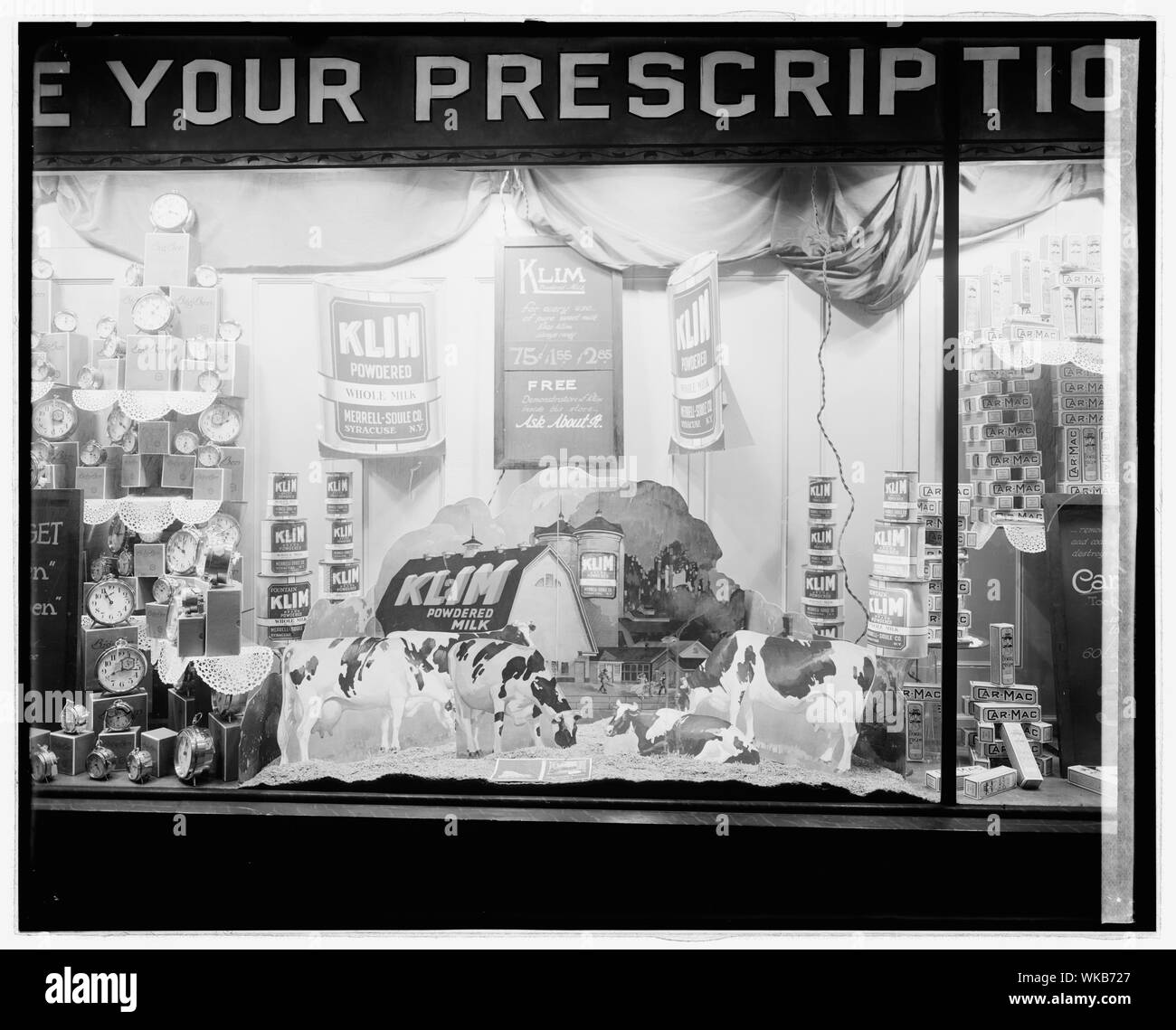 Glass shop store window Cut Out Stock Images & Pictures - Alamy