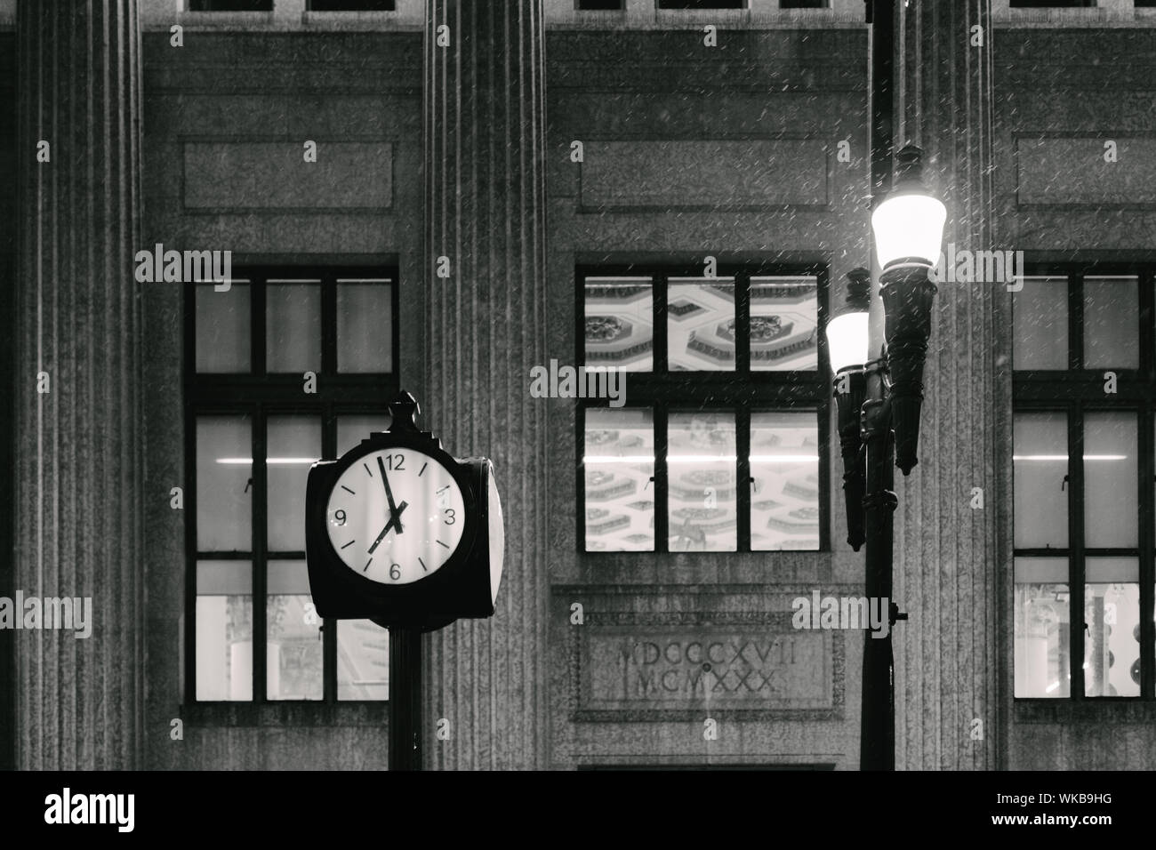 Light clock hi-res stock photography and images - Alamy