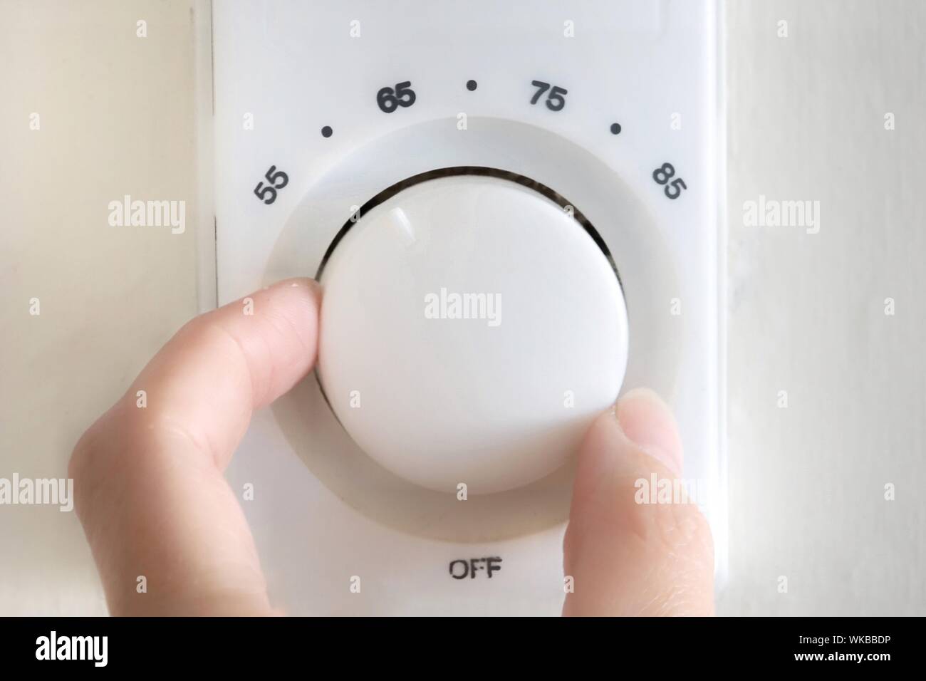 Women laundry machine hi-res stock photography and images - Alamy