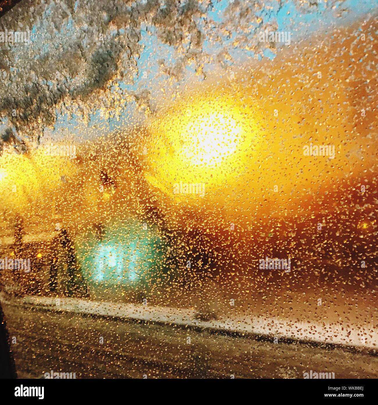 Windshield with rain drops hi-res stock photography and images - Alamy