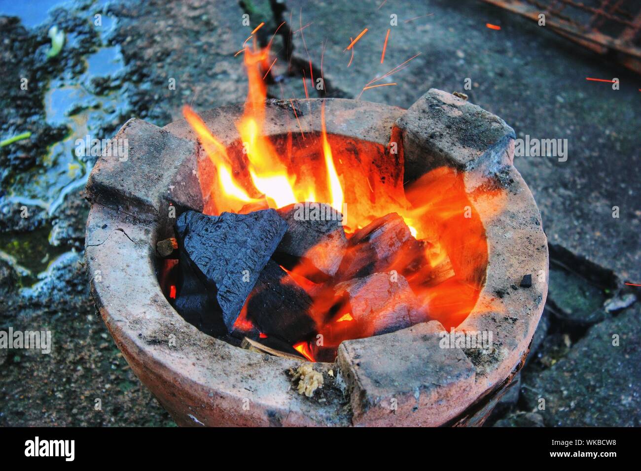 Fire pit hi-res stock photography and images - Alamy