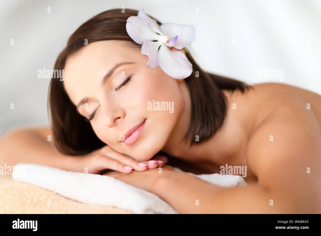 beautiful woman with flower in her hair in spa Stock Photo - Alamy