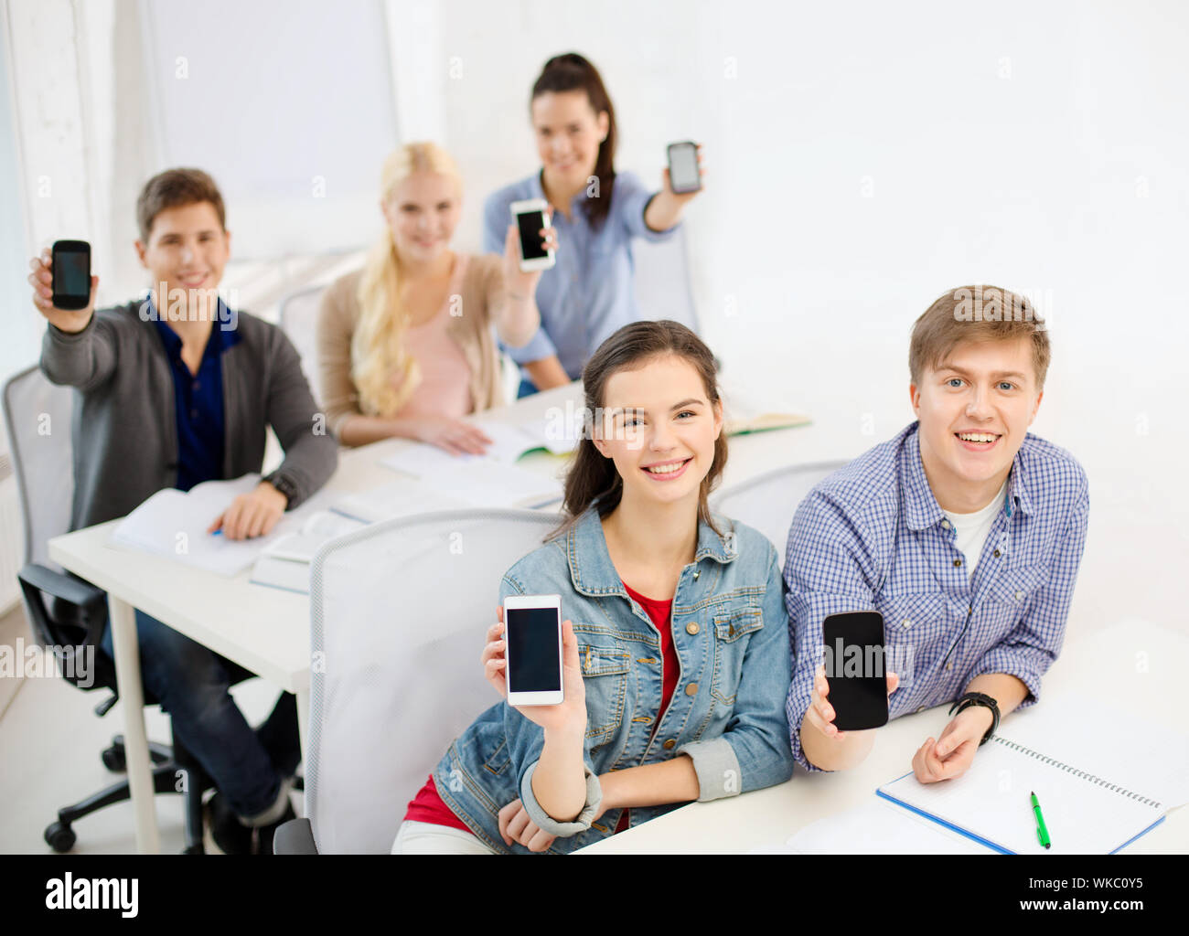 students showing black blank smartphone screens Stock Photo - Alamy
