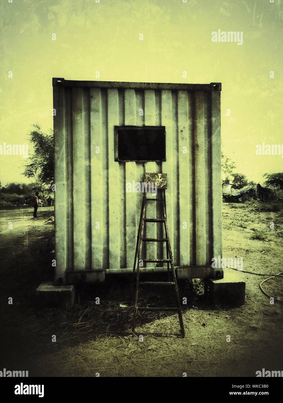 Leaning against ladder hi-res stock photography and images - Alamy