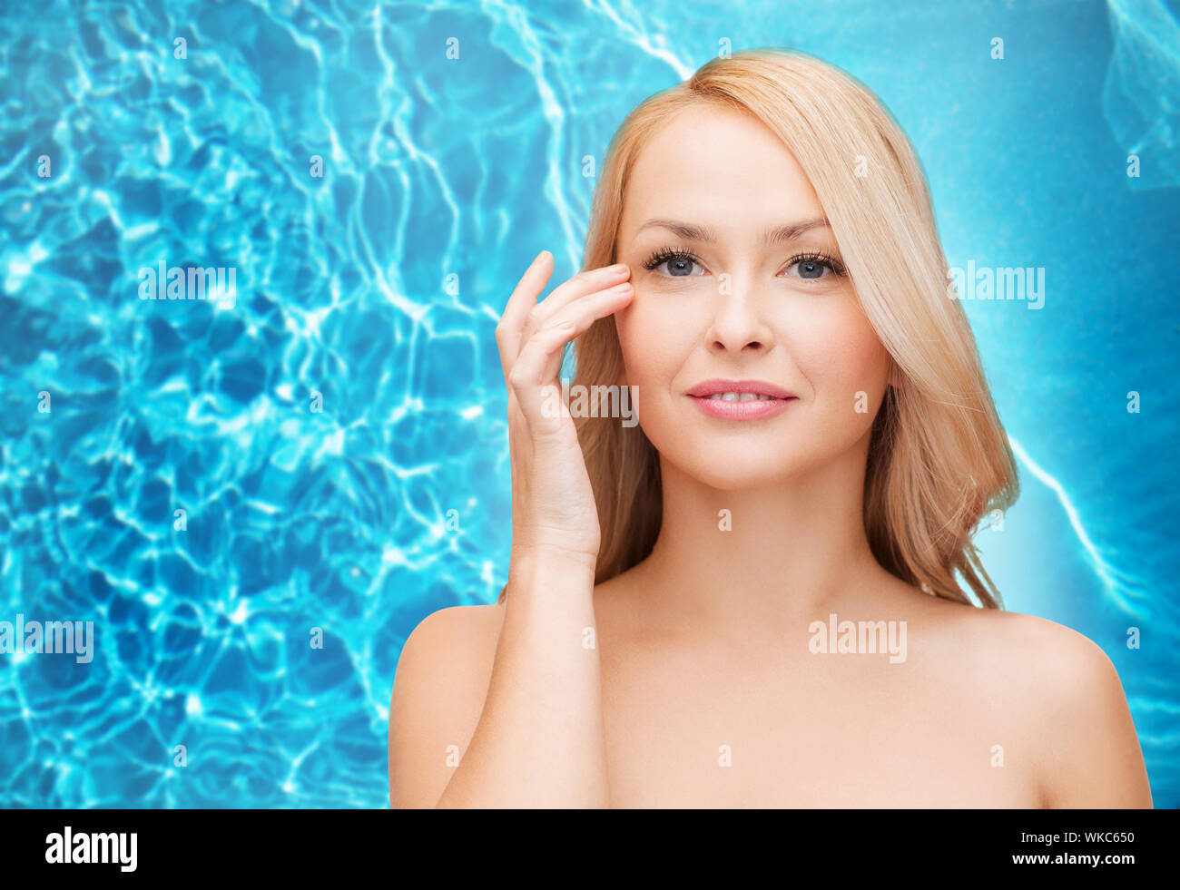 Lengthen eyelashes hi-res stock photography and images - Alamy