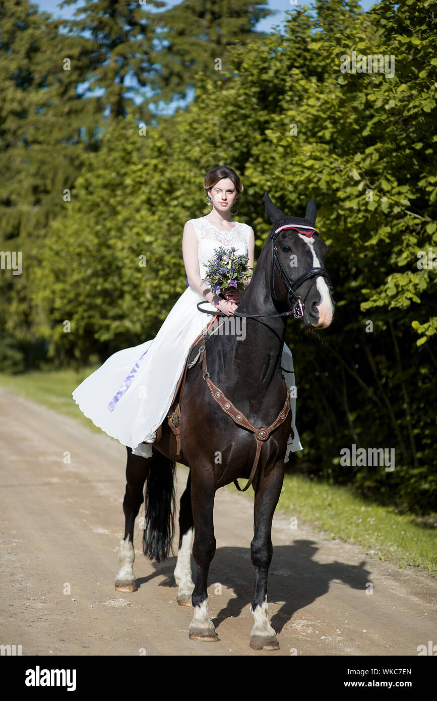 Bride on the road hi-res stock photography and images - Alamy