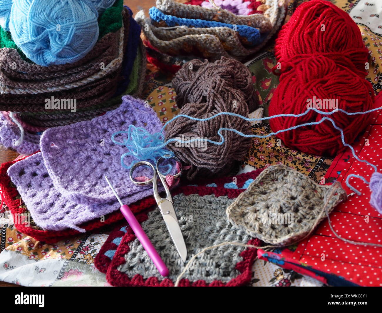Knitting group hi-res stock photography and images - Alamy