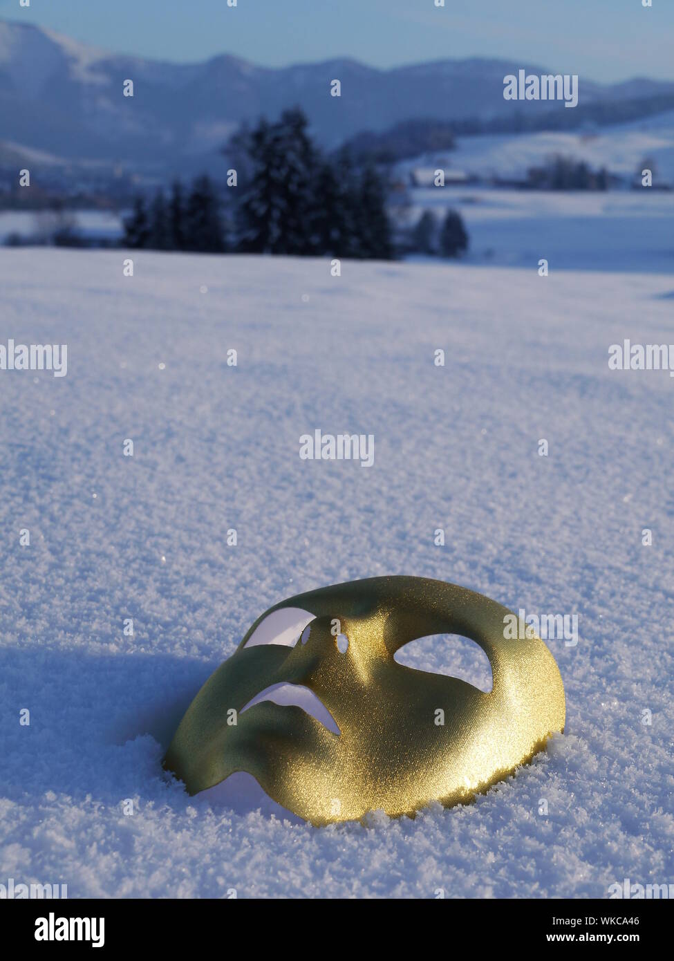 Golden mask hi-res stock photography and images - Alamy