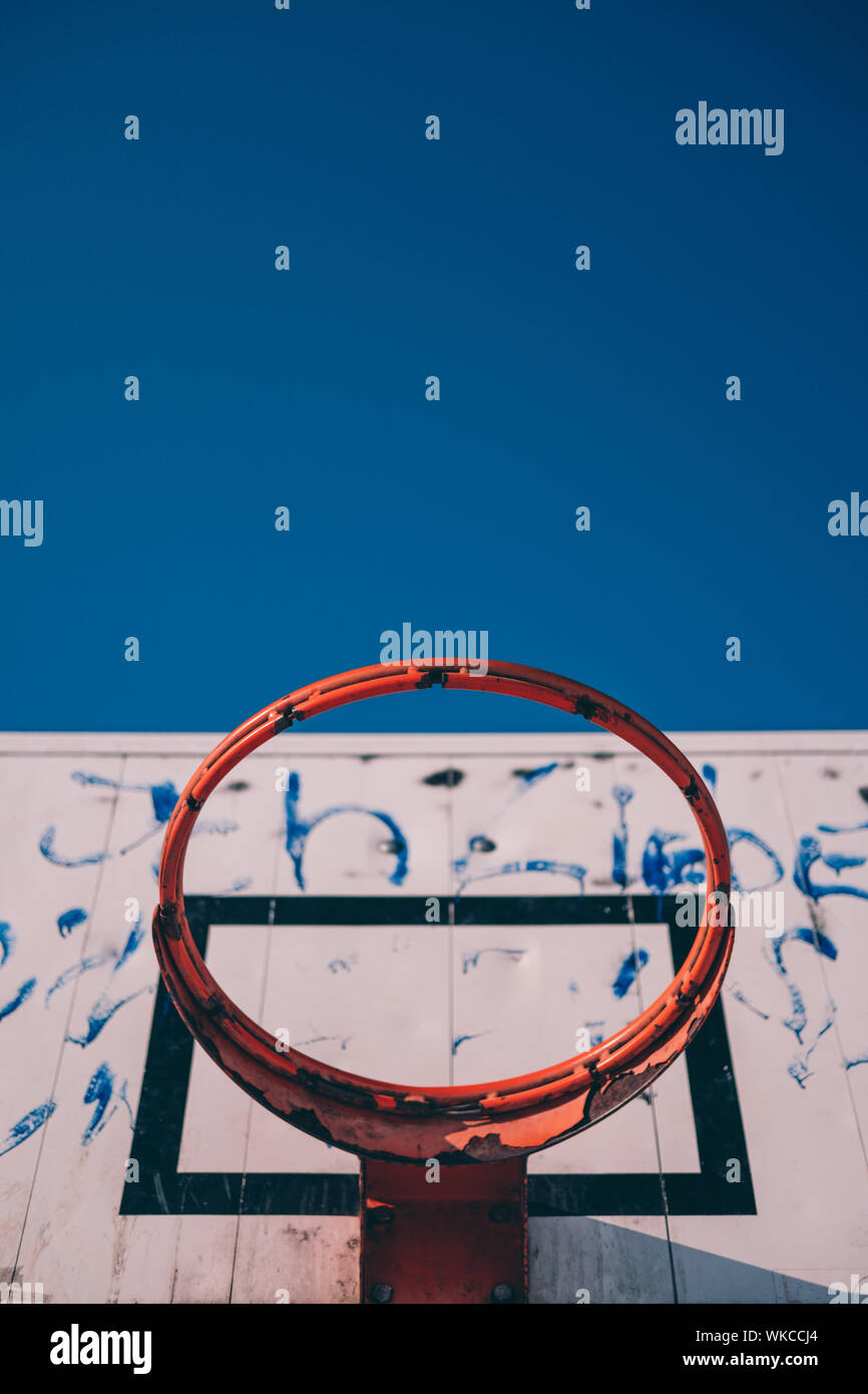 Broken basketball hoop hi-res stock photography and images - Alamy