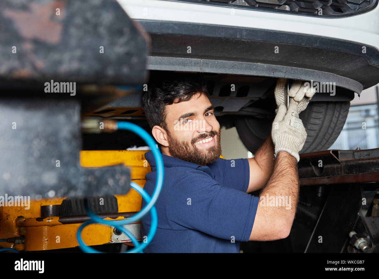 Young apprentice mechanic hi-res stock photography and images - Alamy