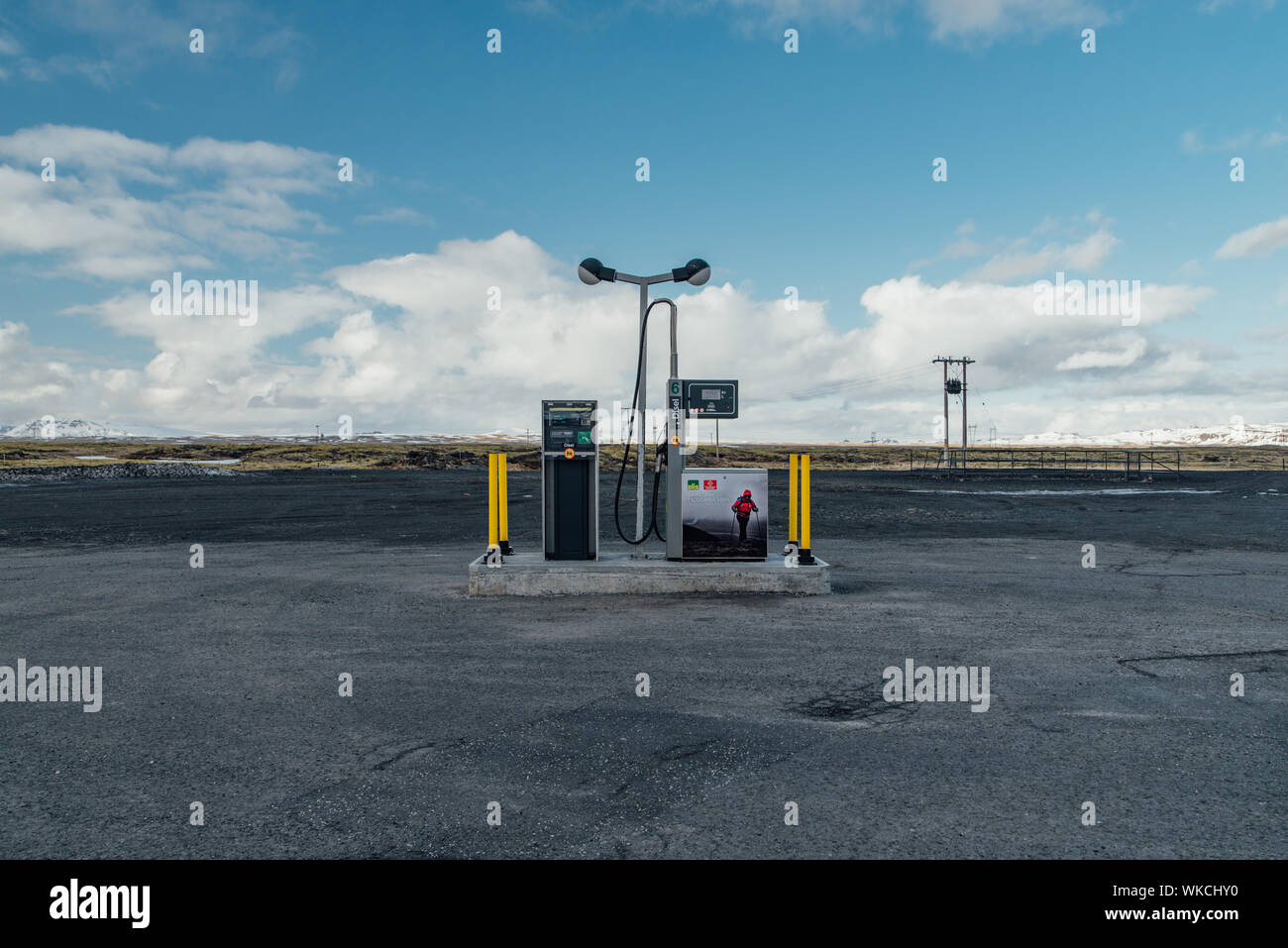 Gas station on flat empty landscape Stock Photo - Alamy