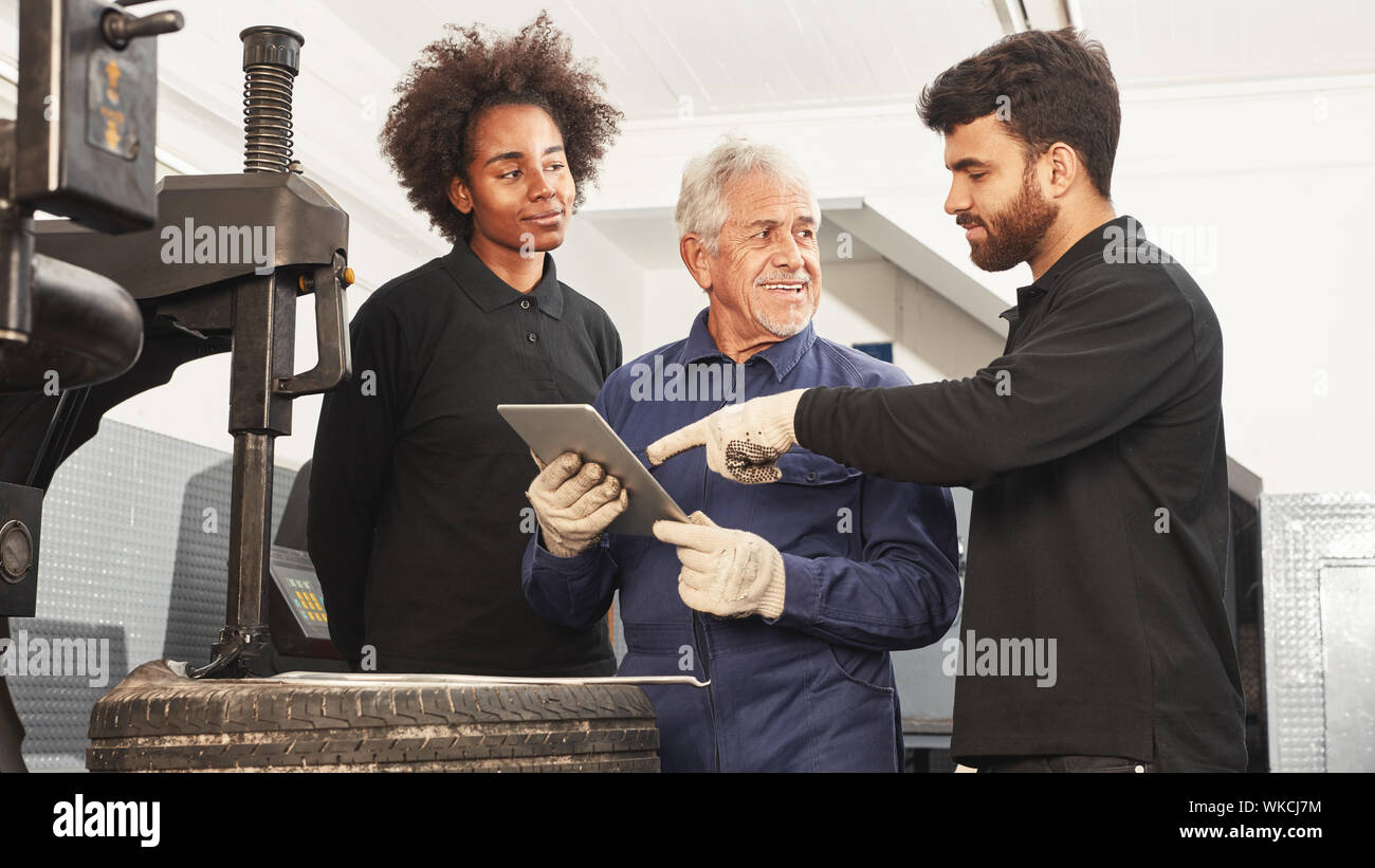 Mechanic workshop hi-res stock photography and images - Alamy