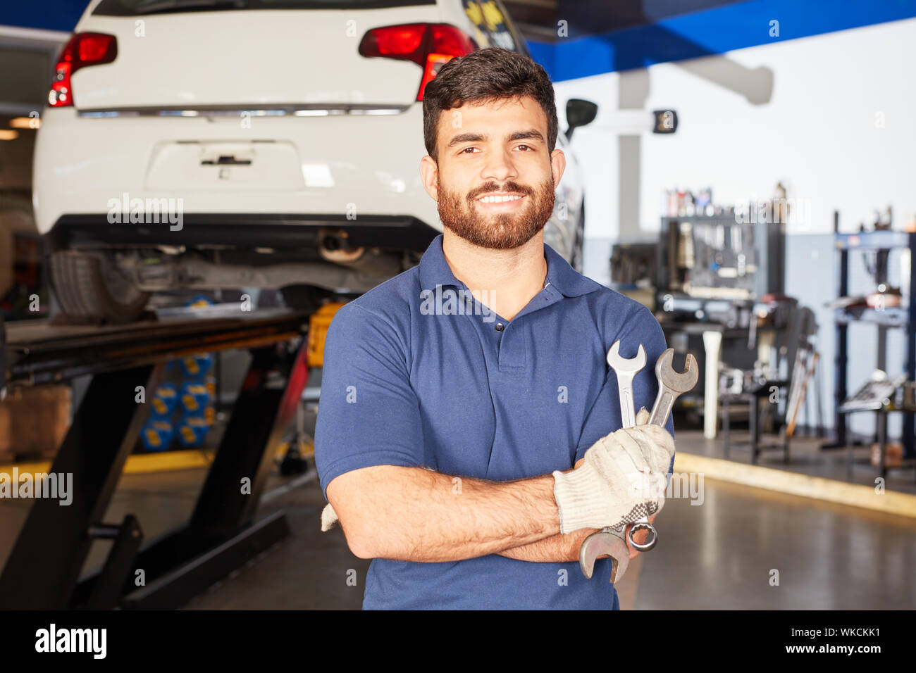 Man in a car workshop hi-res stock photography and images - Alamy