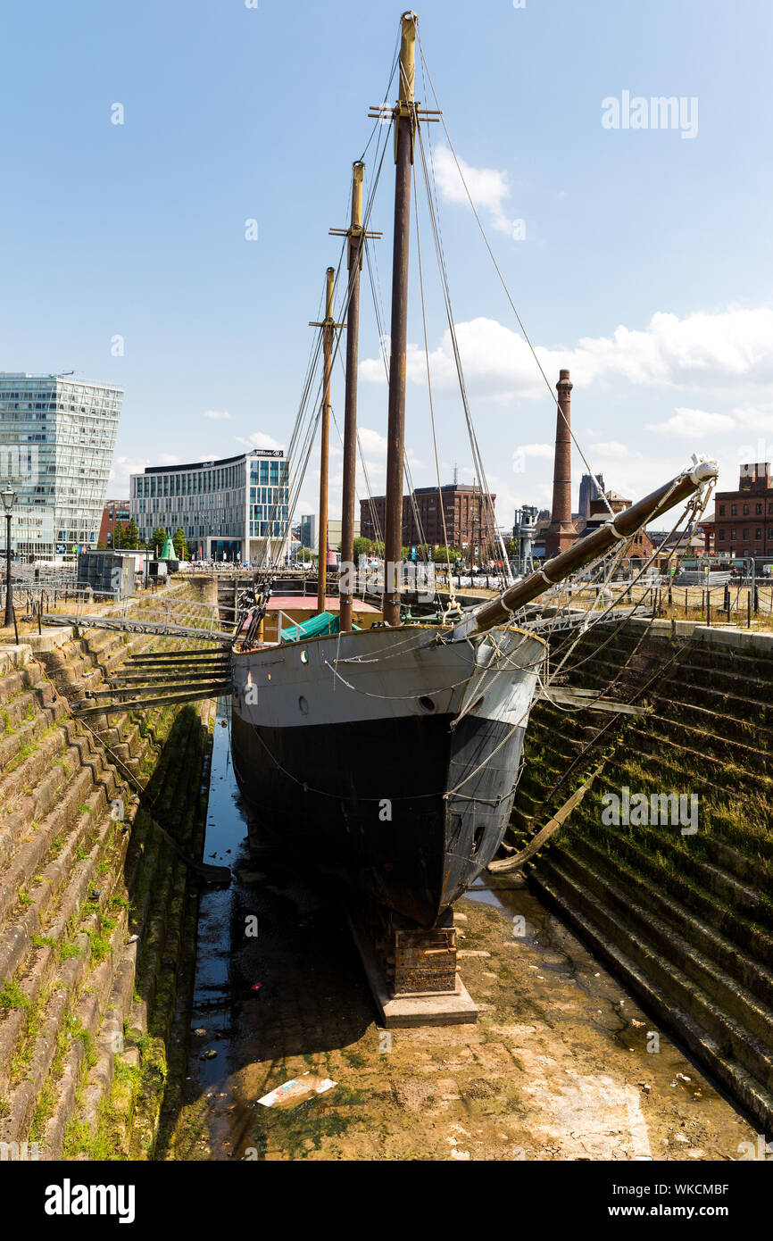 De Wadden Three mast auxilliary schooner and dazzle ship Edmund Gardner ...
