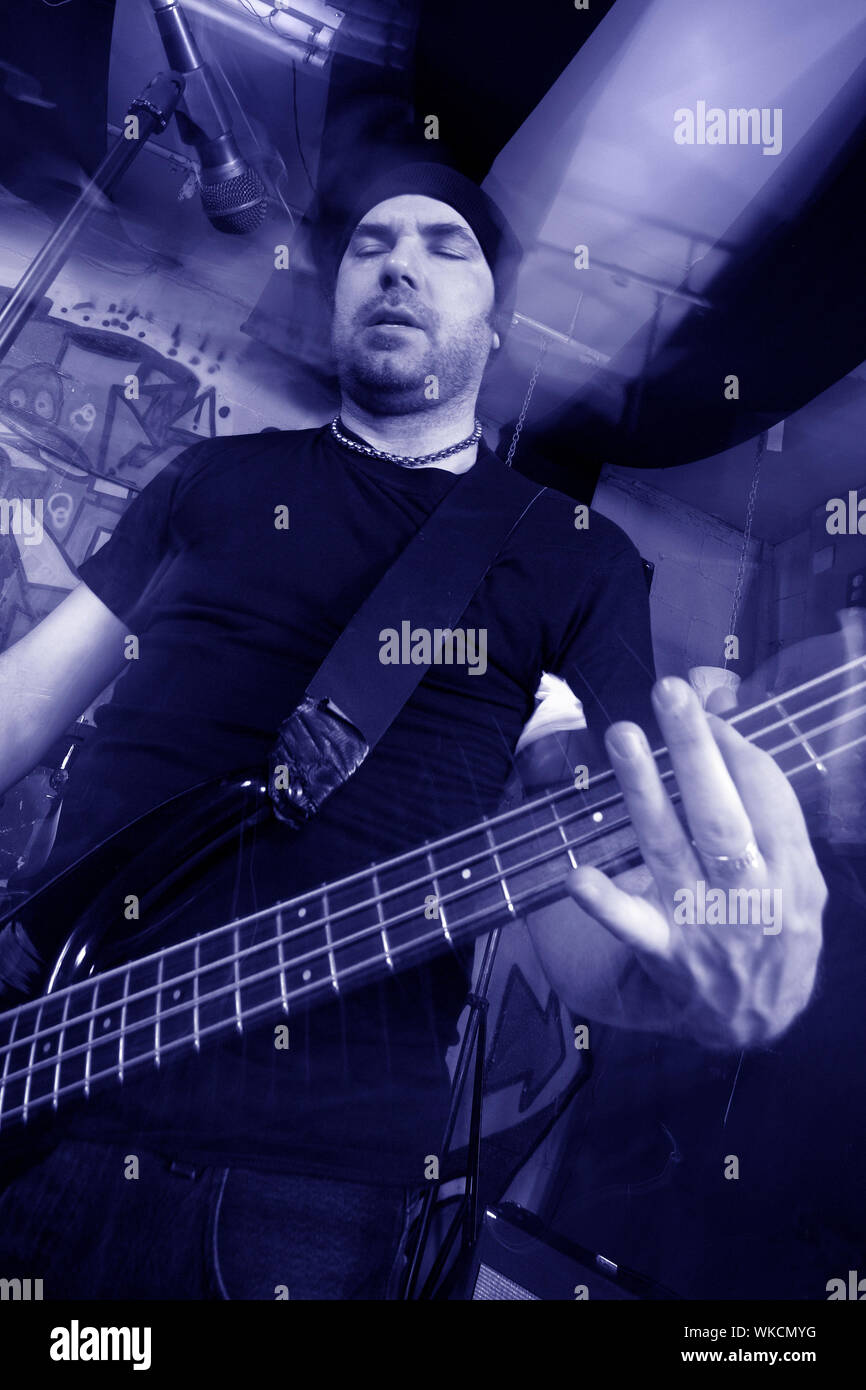 Vocalist and bass player hi-res stock photography and images - Alamy