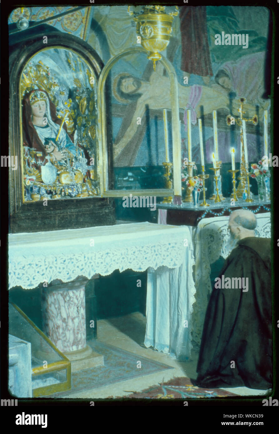 13th station of the cross hi-res stock photography and images - Alamy