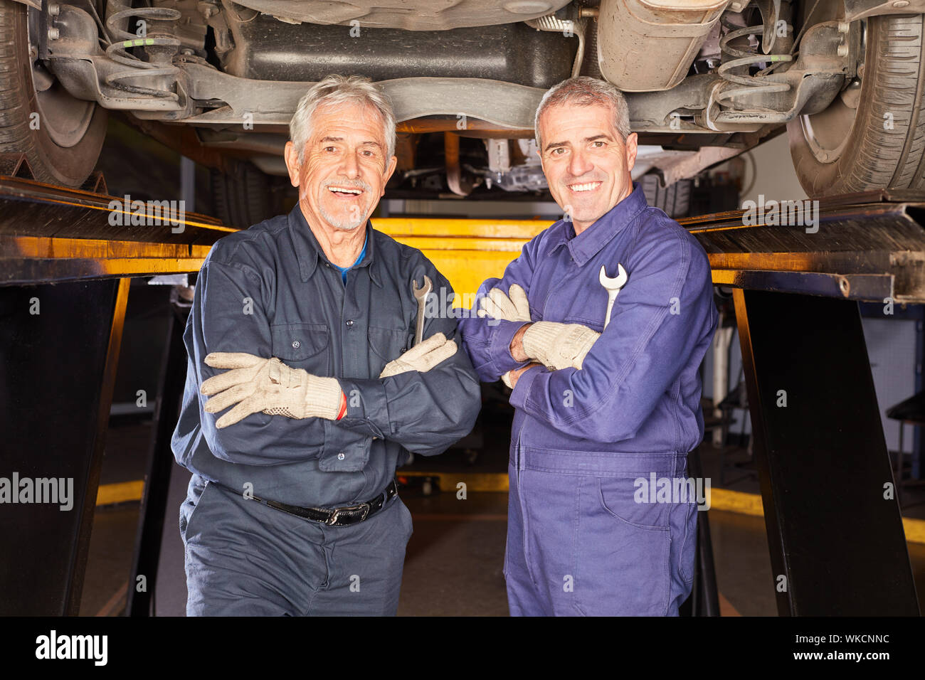 Car work shop hi-res stock photography and images - Alamy