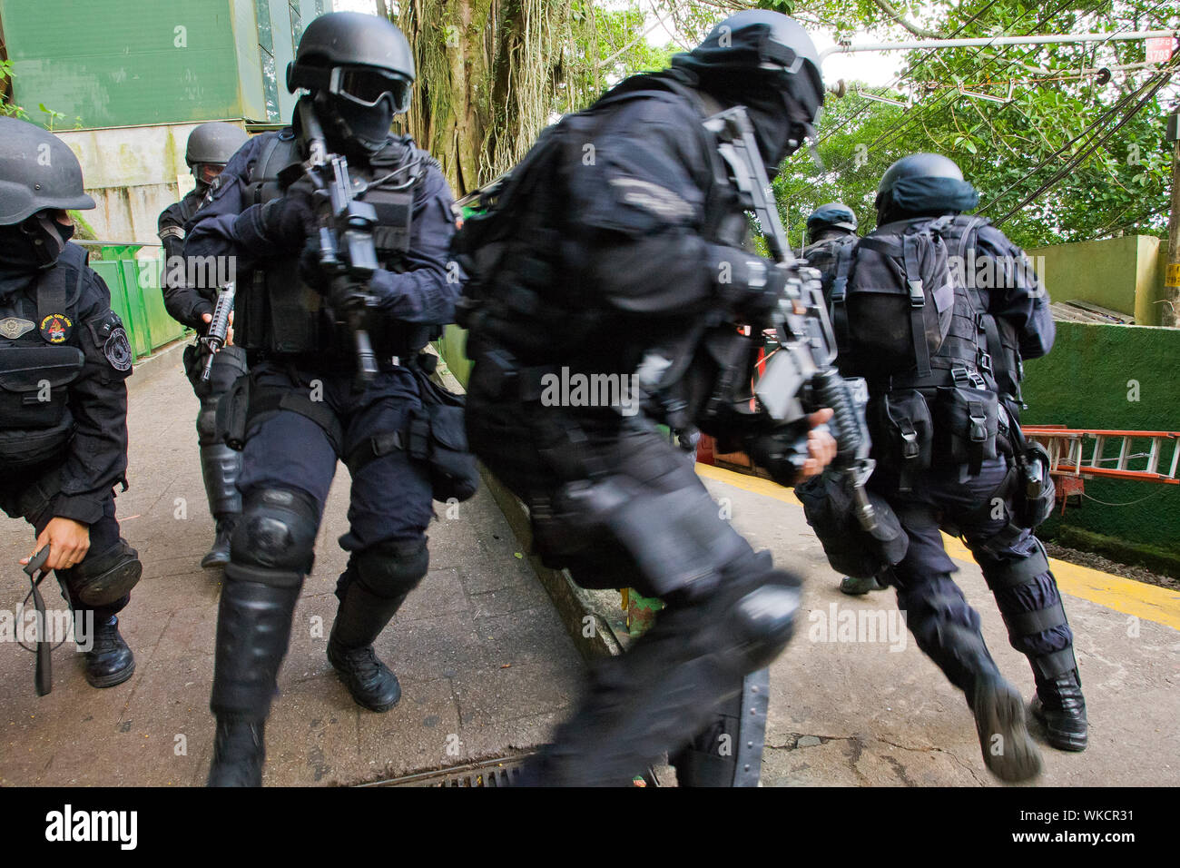 Members of the brazilian Special Force BOPE on a operation trainning at ...
