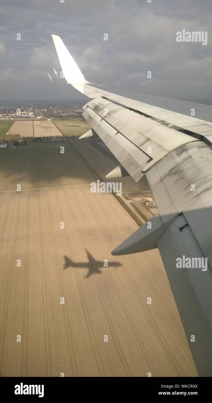 Air vehicle flying mid air transportation hi-res stock photography and ...