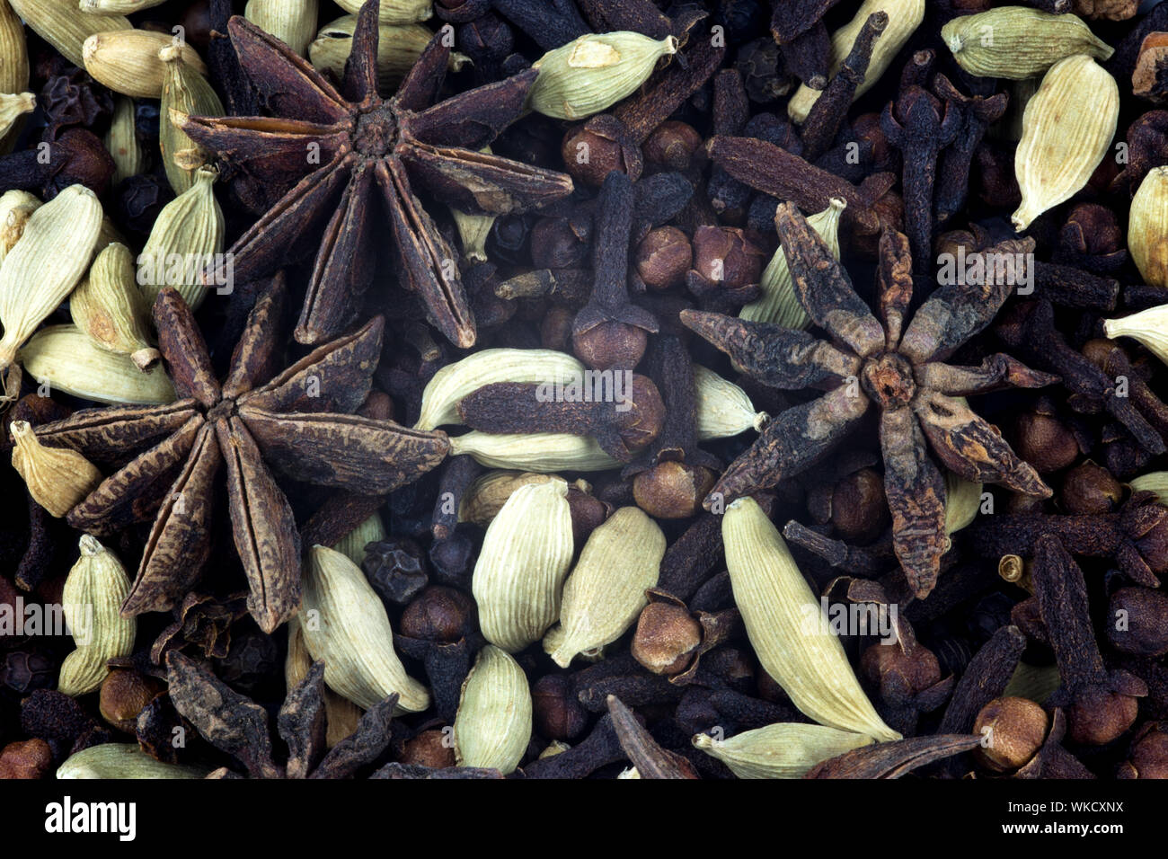 A pile of assorted whole spices close up Stock Photo - Alamy
