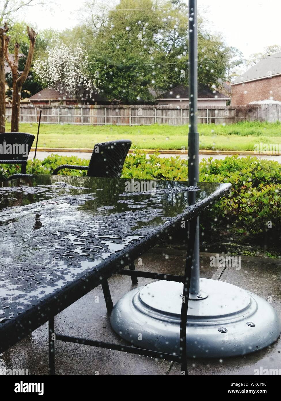 Wet cafe table hi-res stock photography and images - Alamy